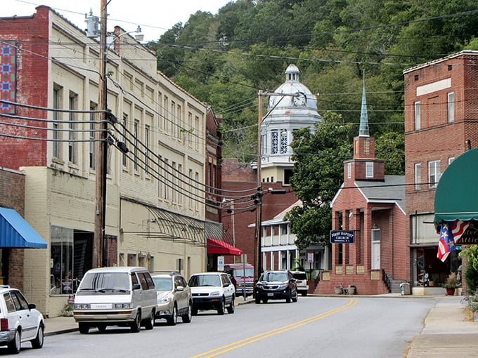 Marshall's historic buildings line streets that haven't changed much in a century. Time slows down here, but your retirement dollars stretch further!