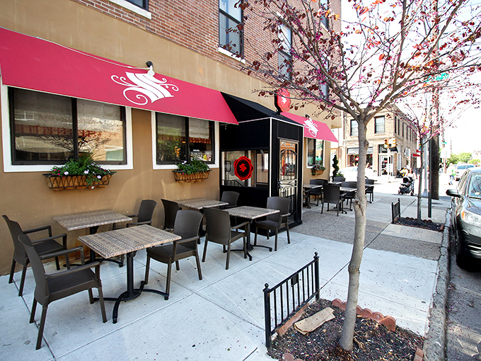Santucci's sidewalk seating invites you to enjoy Philadelphia sunshine with your square slice of heaven.