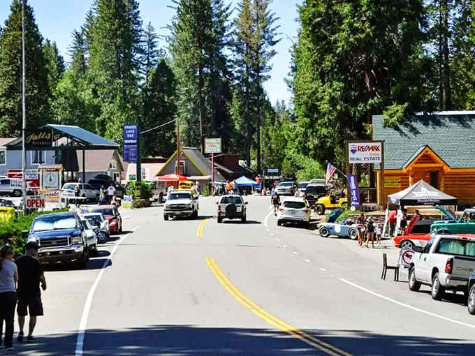 Shaver Lake's rustic buildings and pine-scented air create that perfect "I've escaped the rat race" feeling within minutes of arrival. 