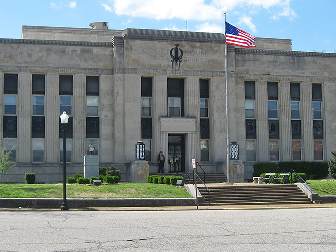 Union City's courthouse means business with its imposing columns. Government architecture that says, "We're here to get things done!"