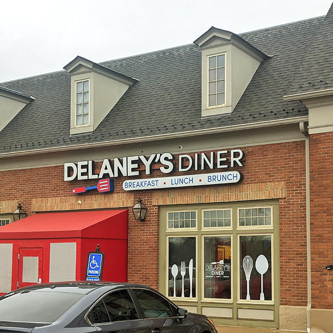 Delaney's Diner (Columbus): Colonial-inspired architecture meets diner culture &ndash; where breakfast is served with a side of architectural charm and bottomless coffee.