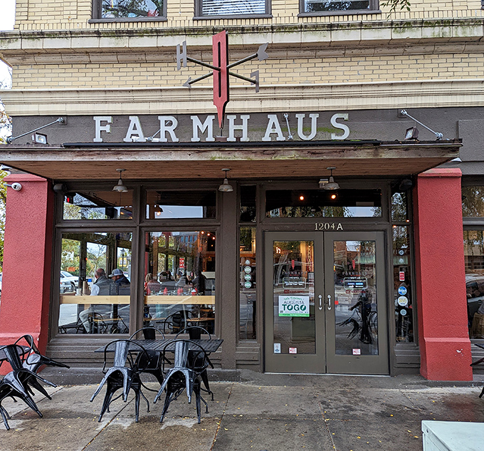 The iconic Farmhaus sign and fork logo tell you everything you need to know. This Augusta gem takes burgers very, very seriously.