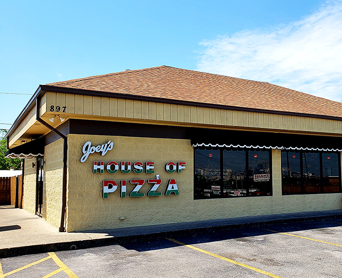 Don't let the plain exterior fool you &ndash; Joey's House of Pizza is hiding authentic New York slices inside those walls.