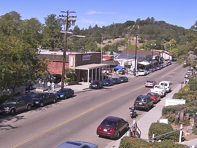 Julian's Main Street &ndash; where time slows down and the aroma of apple pie seems to float on the mountain breeze.