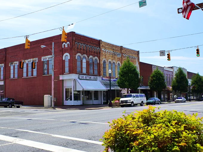 Outdoor dining and pedestrian-friendly streets make Kinston's downtown the perfect place to while away a sunny afternoon.