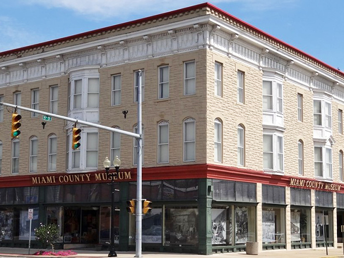 This historic cornerstone building has watched over generations of sensible spenders. Its sturdy limestone seems to say, "Your retirement dollars are safe here."