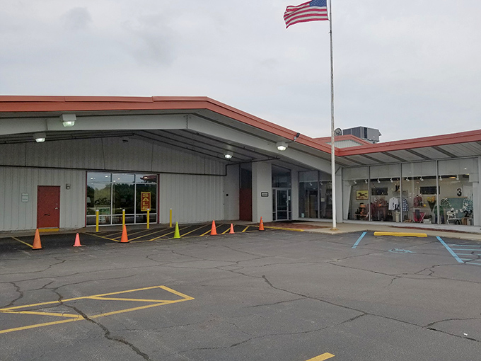 The American flag flies proudly outside Second Life, where yesterday's treasures become tomorrow's heirlooms. Patriotic bargain hunting at its finest.