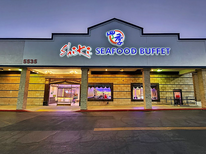 Day or night, that distinctive sign promises a seafood adventure that locals drive miles to experience.