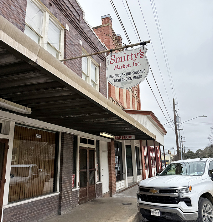 The vintage charm of Smitty's storefront transports you to BBQ's golden age. Time travel never tasted so smoky and delicious! 