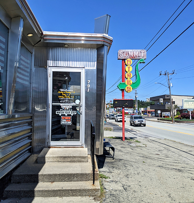 Diners like this aren't just serving food&mdash;they're preserving a slice of Americana one perfectly greasy breakfast at a time.