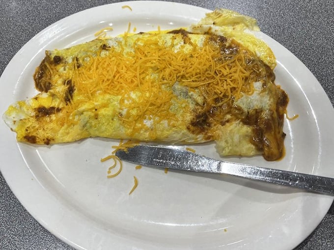 Not your average omelette! Fluffy eggs embrace Cincinnati chili in a breakfast romance topped with that signature shower of cheese.