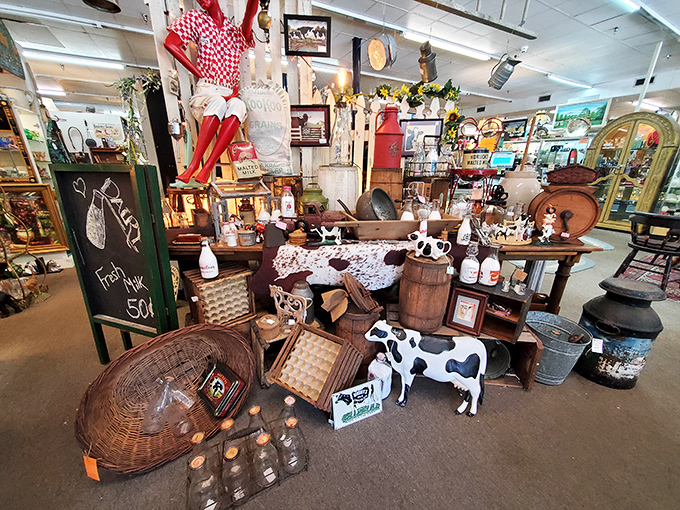 A moo-velous collection of dairy-themed decor that would make even lactose-intolerant shoppers consider a farmhouse kitchen redesign.
