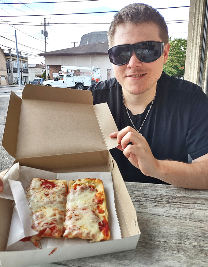 Pizza this good deserves its own unboxing video. That perfect cheese pull is what food dreams are made of.
