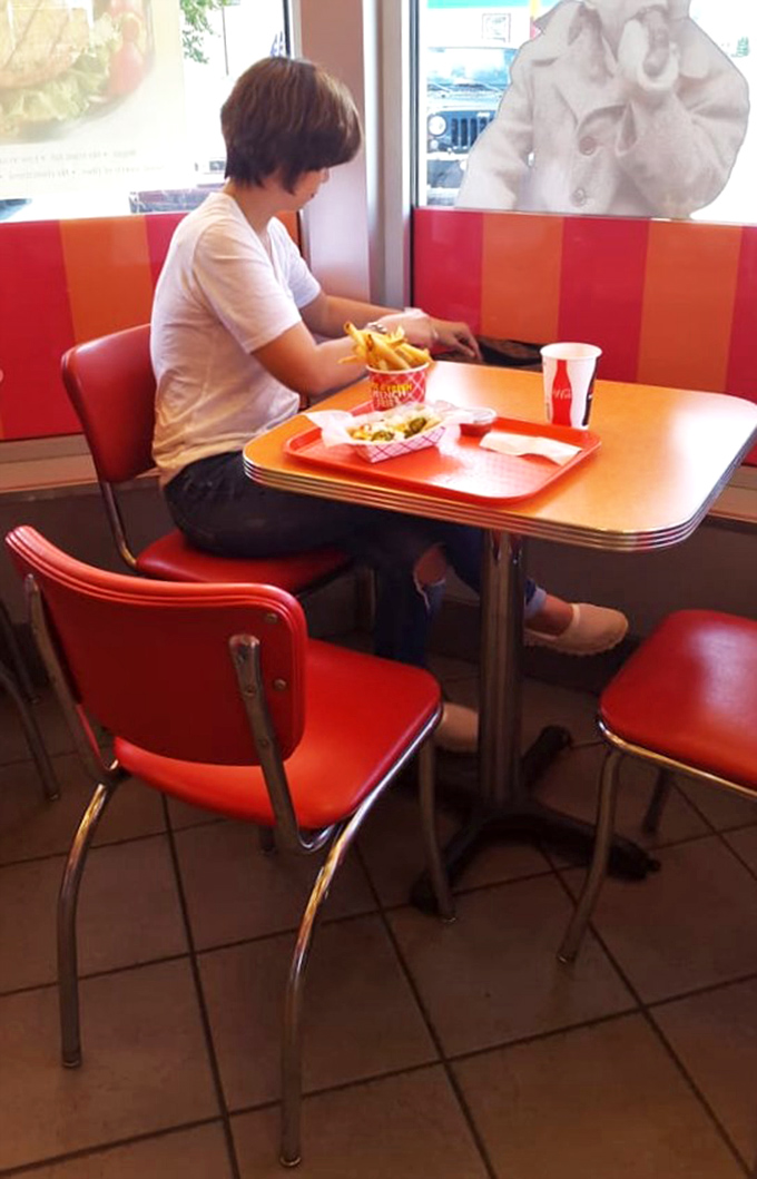 The retro-chic booth seating offers front-row tickets to the comfort food show, where every meal feels like a nostalgic homecoming.