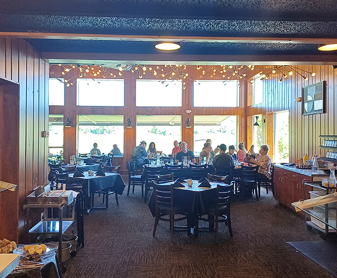 Diners bask in natural light streaming through those magnificent windows. Even on a Monday, the place draws a crowd&mdash;the surest sign of excellence.