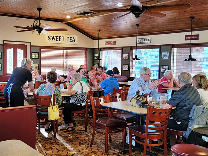 The lunch crowd at Reececliff isn't just eating—they're participating in a community tradition decades in the making.