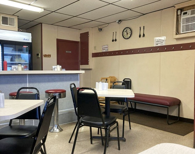 No-nonsense dining area where the focus stays where it should be&mdash;on the food and conversation. Simplicity has never looked so inviting.