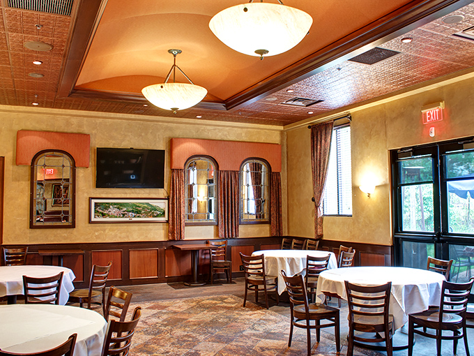 Another dining room where every table feels like the best in the house. Those copper ceiling tiles and soft lighting could make even a first date feel comfortable.