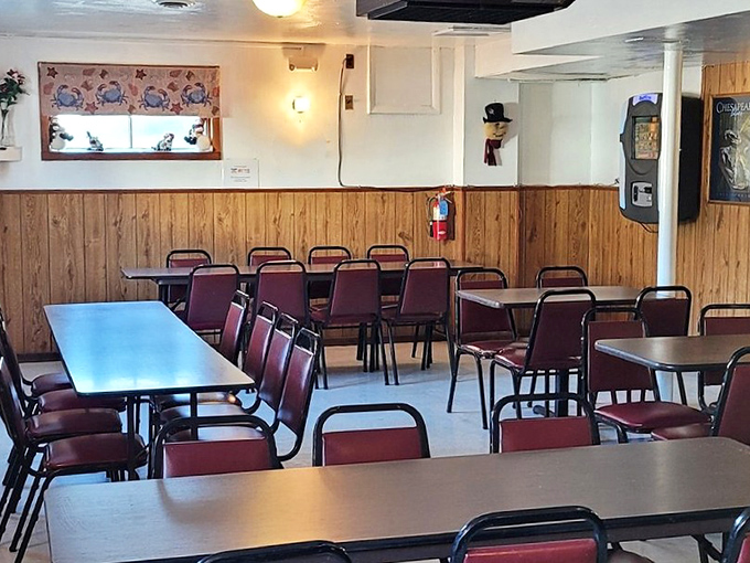 The dining room at Kelly's could be from any decade&mdash;and that timelessness is exactly what makes it perfect.