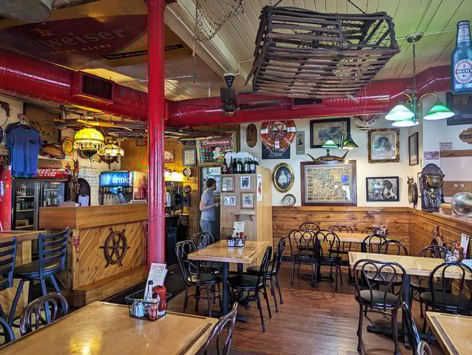 Wooden tables, nautical decor, and that ship's wheel&mdash;dining at Brennan's feels like being in the world's coziest captain's quarters.