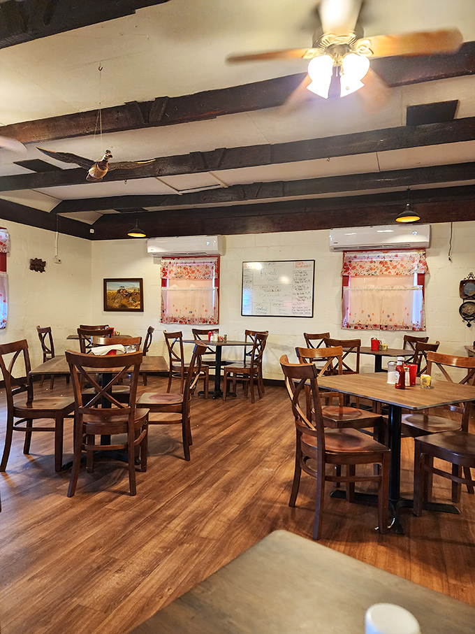 No Edison bulbs or exposed brick here&mdash;just honest wooden tables, ceiling fans, and a room designed for the serious business of enjoying good food.