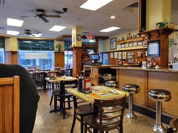 Counter seating and tables arranged just so &ndash; breakfast theater in the round where everyone gets a good view of the action.