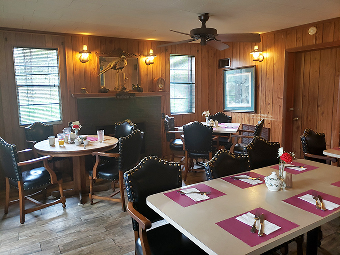 Wood-paneled walls, sturdy tables, and chairs that have heard thousands of "mmms" over the years. Dining room or time machine to simpler days?