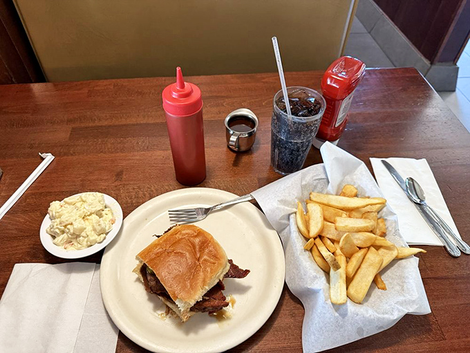 Even the french fries understand their supporting role in this barbecue symphony, crispy and perfectly golden. 