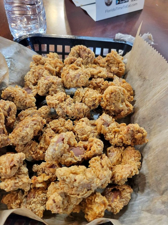 Fried gizzards: the ultimate test of your barbecue authenticity card. These golden nuggets separate the tourists from the true Southern food enthusiasts.