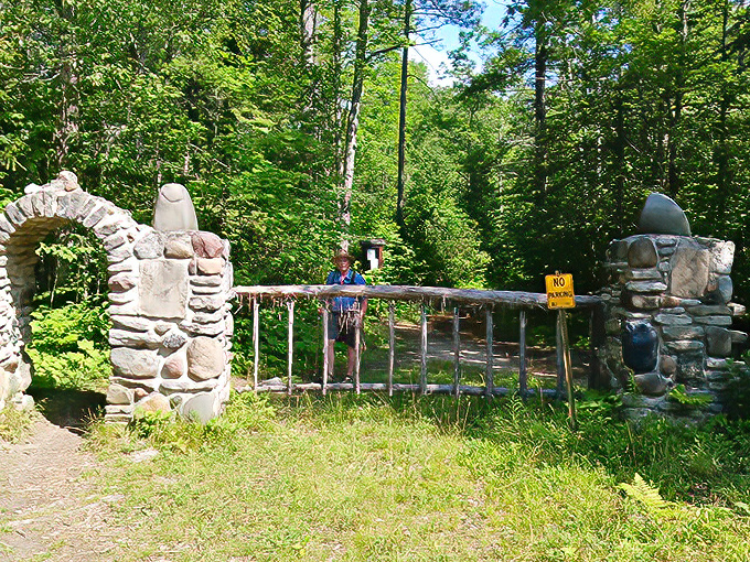 Stone pillars mark the entrance to another world&mdash;one where "no service" refers to cell phones, not restaurant complaints.