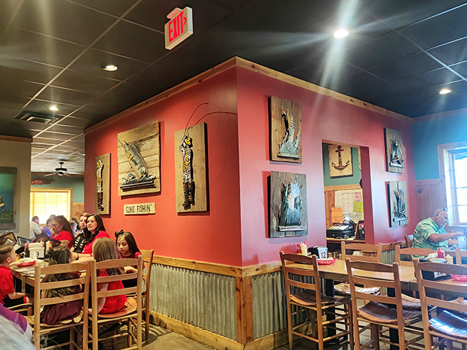 Coral walls and fishing d&eacute;cor create an atmosphere where calories don't count and seafood stories get better with each telling.