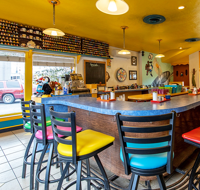 Every corner bursts with color, making breakfast feel like a celebration worth attending.