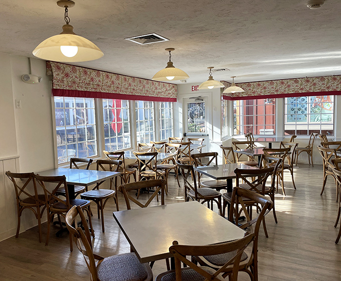 Dining rooms this inviting make you want to cancel all afternoon plans and settle in permanently.