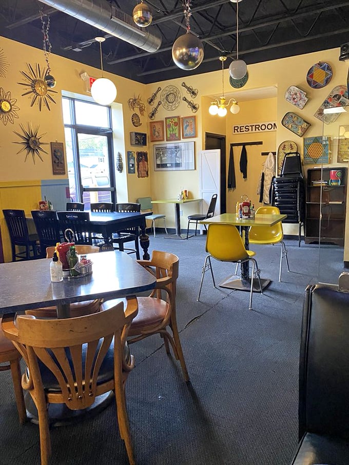 Sunshine on the walls and in your soul &ndash; the diner's interior is a masterclass in cheerful chaos, where every sun-shaped decoration seems to wink at you.
