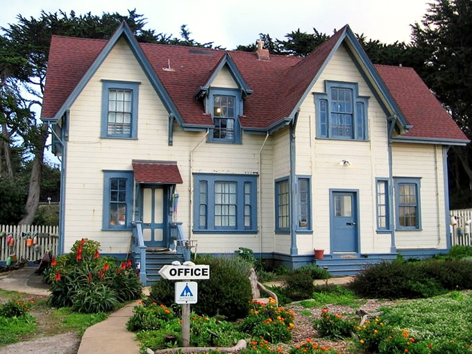 The Victorian-style office building serves as hostel headquarters. With its blue trim and red roof, it's like a dollhouse for lighthouse enthusiasts.