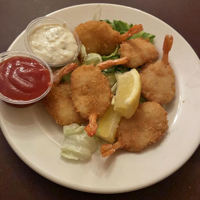 Golden-battered prawns arranged like a delicious sunburst, with dipping sauces standing by. Seafood this good makes you question why you don't live closer to Sonora.