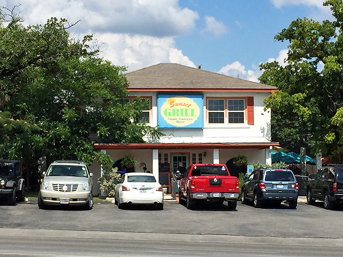 Sunset Grill promises the kind of hearty breakfast that makes you want to skip lunch&mdash;and possibly dinner too.