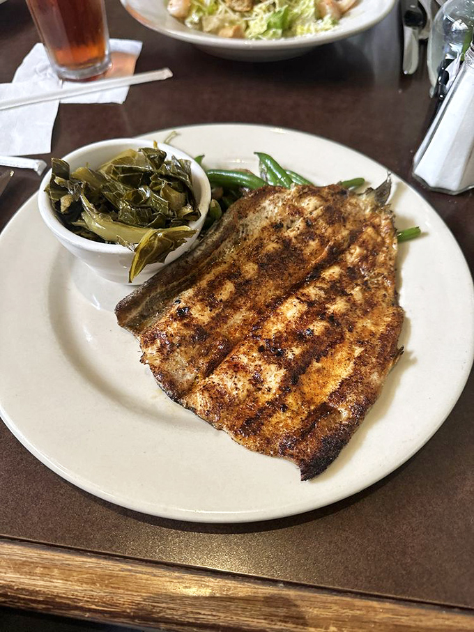Southern harmony on a plate: Crispy fish, sweet potatoes, and green beans that would make your grandmother both proud and jealous.