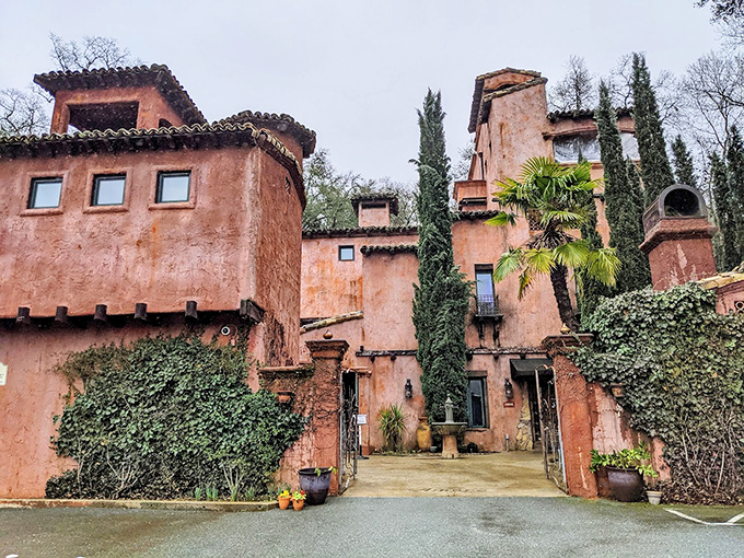 Villa Privata looks like it was plucked from the Tuscan countryside and dropped into Gold Country. Mediterranean magic without the international airfare!