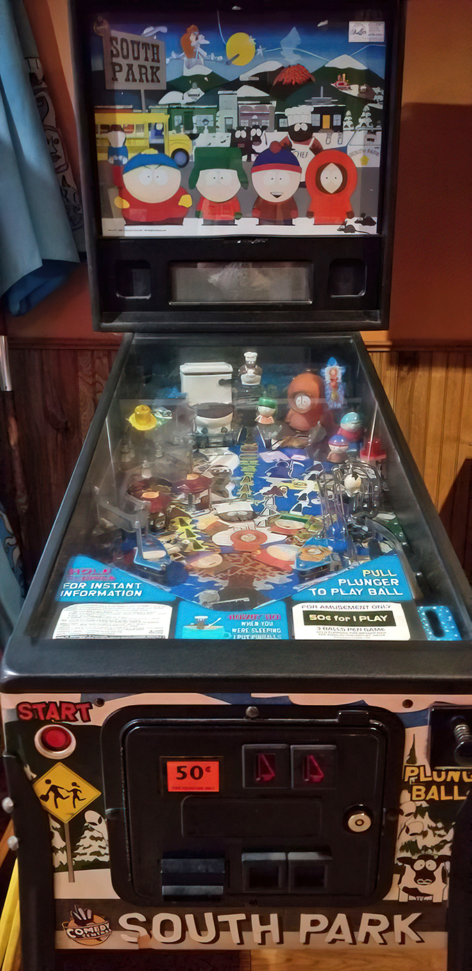 South Park meets pizza parlor in this nostalgic pinball machine. Some entertainment just never goes out of style, especially when fueled by pizza and beer.