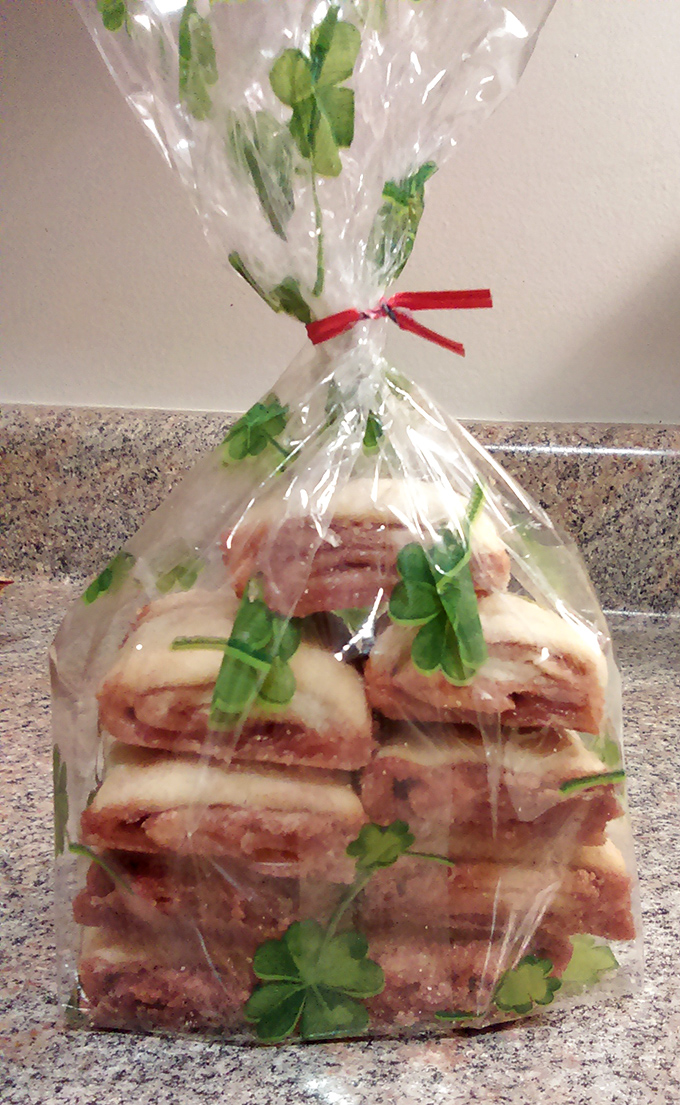 These shamrock-decorated treats packaged with care remind us that sometimes the simplest cookies carry the most heartfelt intentions.