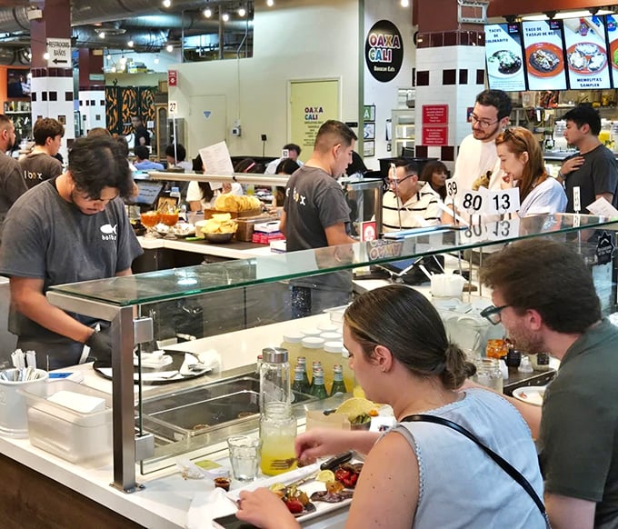 The food court setting doesn't deter serious eaters&mdash;when seafood is this good, white tablecloths become completely irrelevant.