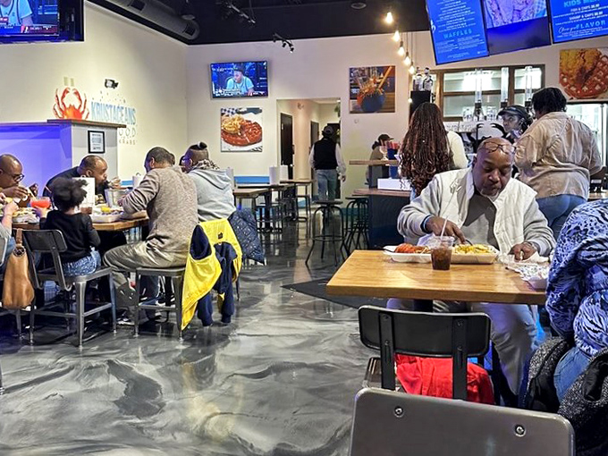 A packed house of happy diners&mdash;the universal sign of "you've found the good stuff." Everyone's too busy enjoying their food to pose for photos.