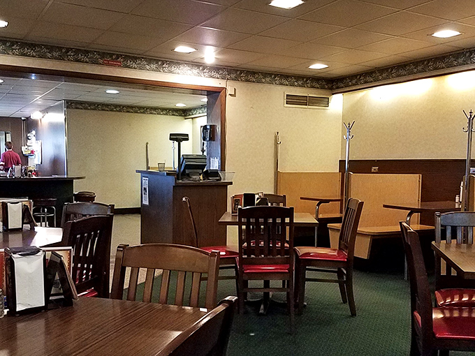 The dining room whispers stories of decades of Green Bay gatherings, where Packers victories and family celebrations have unfolded over plates of comfort food.