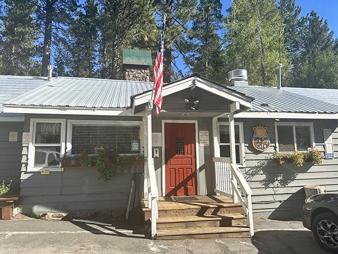 The American flag waves a patriotic "come and get it" invitation at this mountain hideaway where breakfast dreams come true daily.