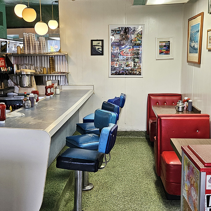 The counter seating offers front-row tickets to the greatest breakfast show on earth, folks.