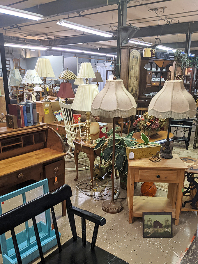 Lampshades with tassels and fringe transport you straight to grandma's living room, where reading by warm light was the evening's entertainment. 
