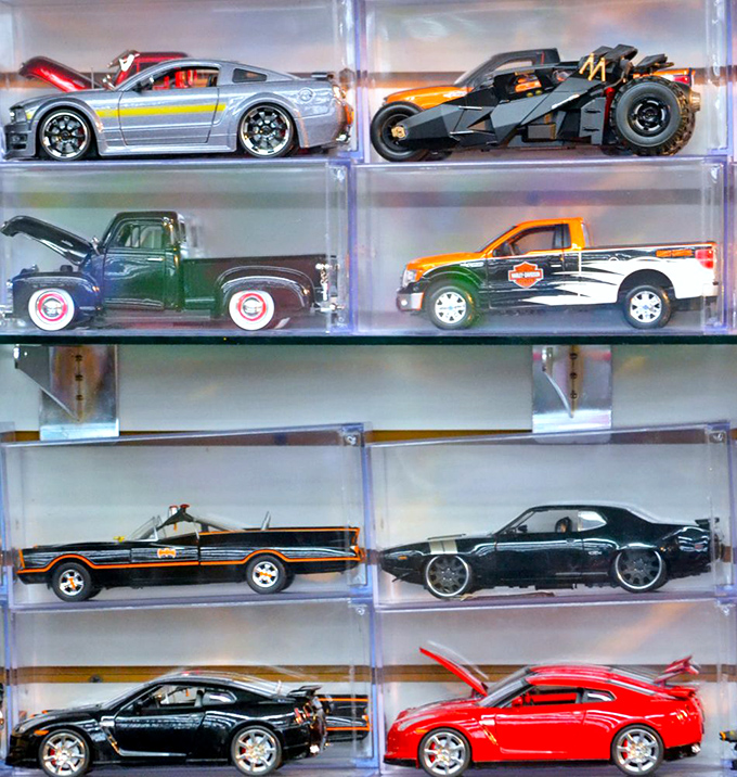 Tiny treasures for car enthusiasts! These meticulously detailed die-cast models include everything from classic Batmobiles to modern sports cars.