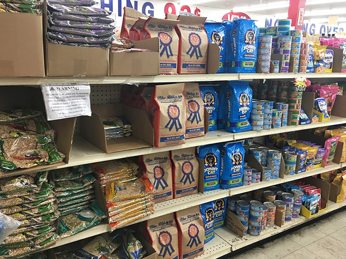 Pet food central, where Fido's dinner costs less than your morning coffee. Blue ribbon value for your blue ribbon pets!