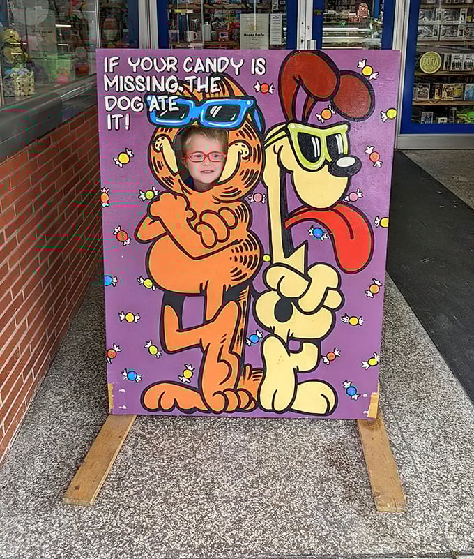 The photo cutout where Garfield and Odie invite you to become part of their candy-loving crew. Classic cartoon therapy.